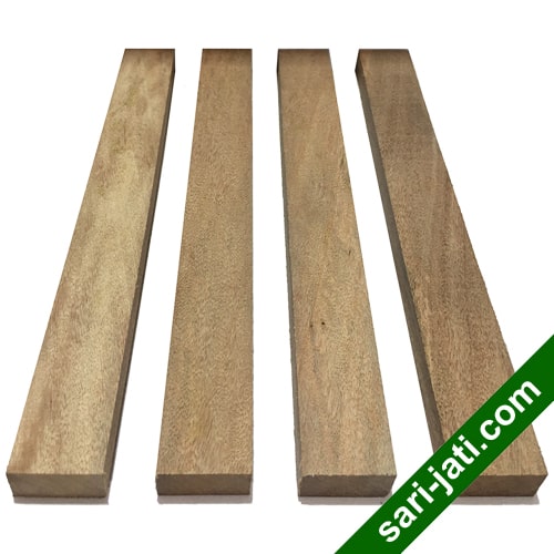 Harga Lis Kotak Persegi Panjang 1.5x3 cm SRM 1530 HMR Kayu Meranti Kamper